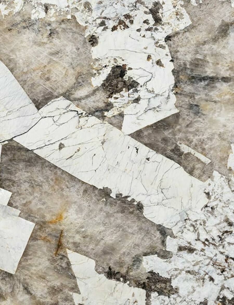 The large Favorita collection of natural stone slabs and blocks